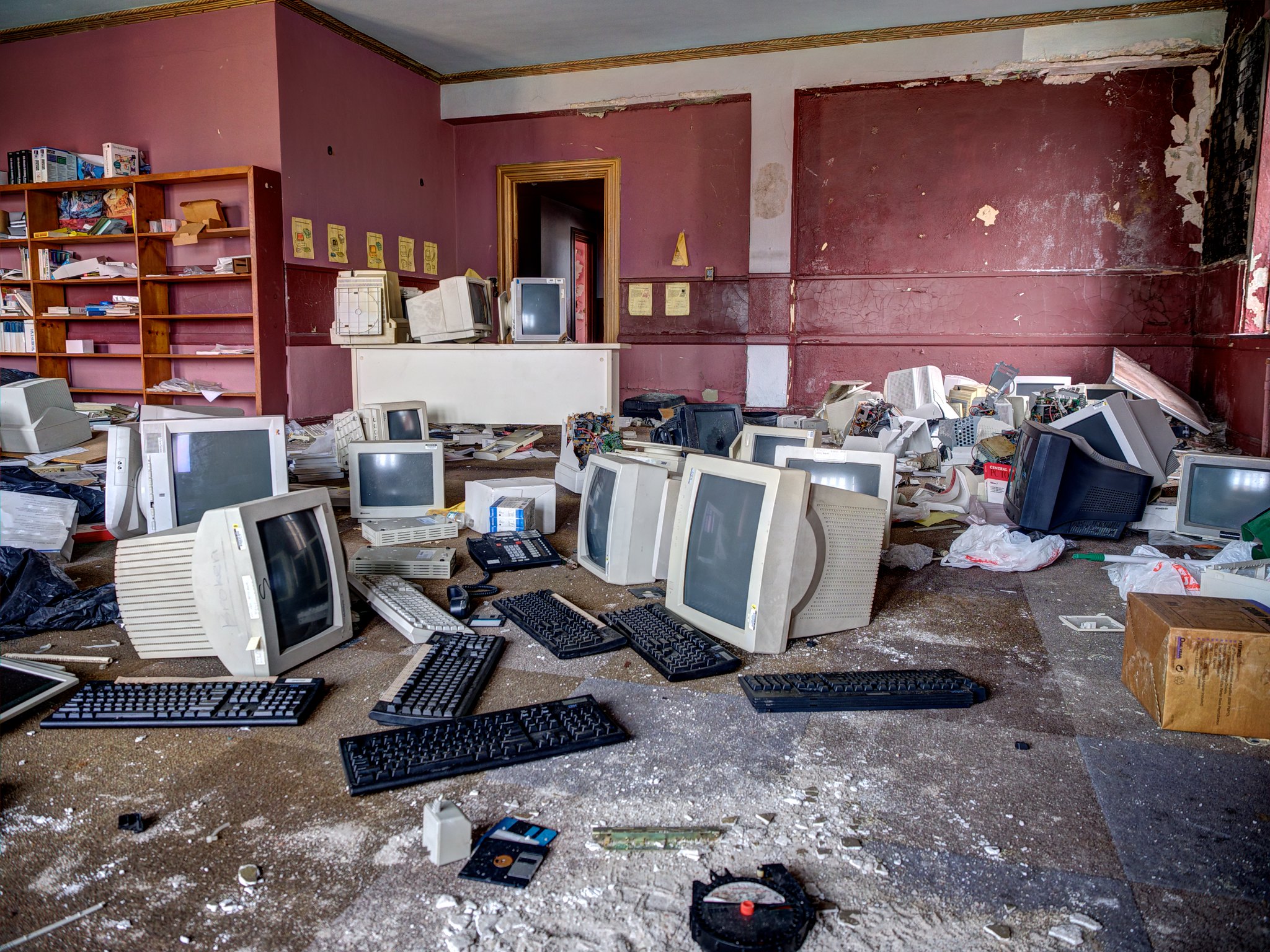 Luddite sabotage and struggles over automation - Review of Breaking ...